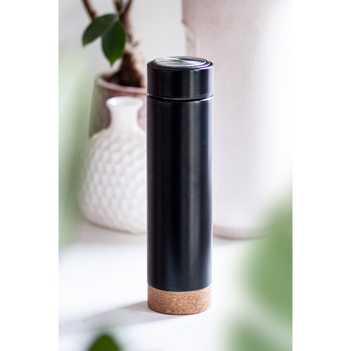 OSSEO vacuum bottle 450 ml, black | LOGOnaTO